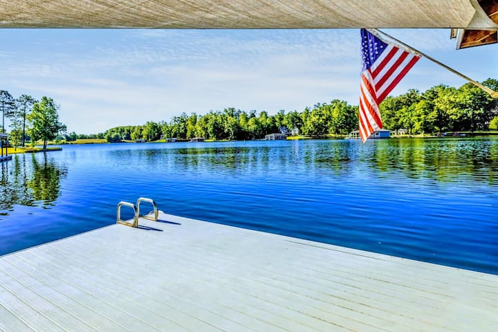 New 4br Lakefront Lake Anna, Fire Pit, Pool, Beach - Lake Anna, VA