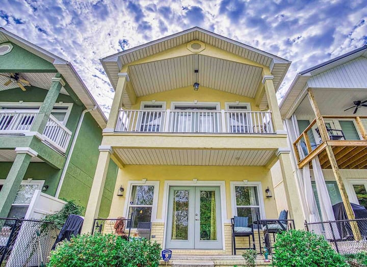 Two-story Waterfront Gem On Lake Hamilton - Lake Hamilton, AR