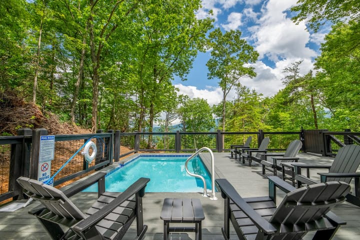Soakin' Up The Views - Splash, Play & Sip Fireside - Gatlinburg