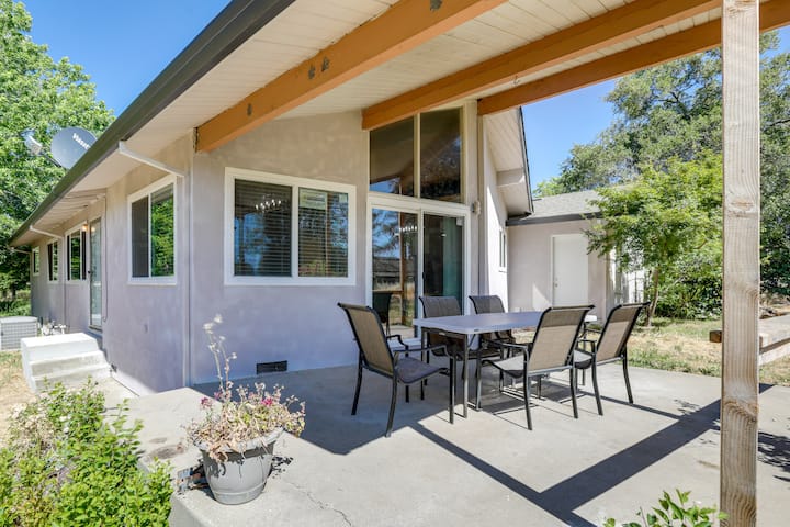 4 Mi To Folsom Lake: Modern Home W/ Patio! - Roseville, CA