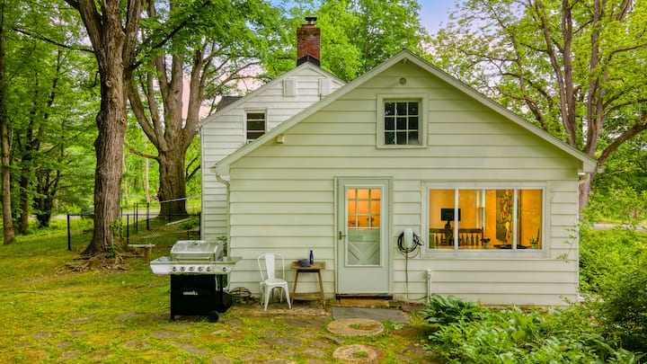 Serene Pondside Sanctuary Just Outside Hudson - Ghent, NY