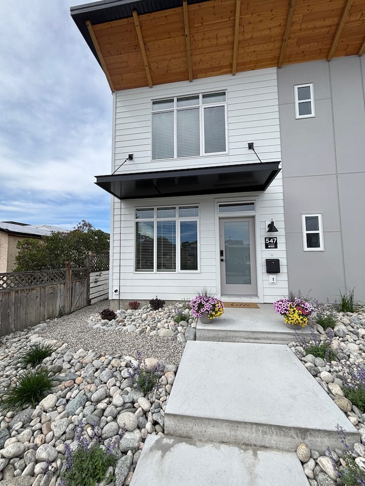 Heales Lakeshore Retreat - Penticton