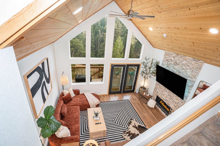 Gorgeous Mountain Home With Hot Tub! - Green Mountain Falls, CO