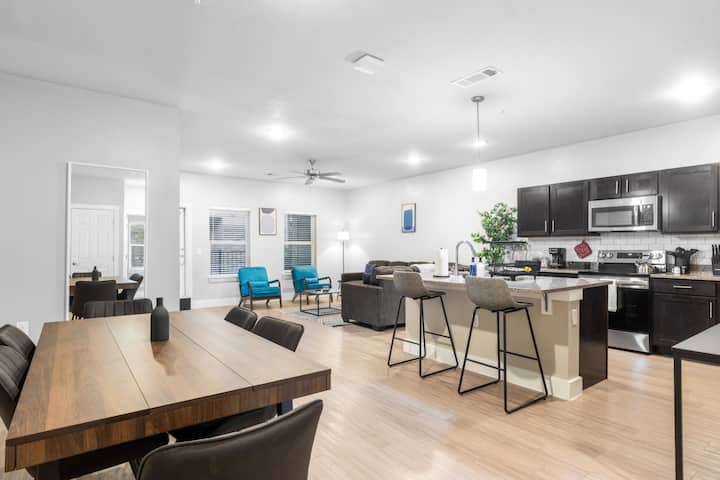Grand Prairie 2br | Ikea, Epic Waters, Bass Pro - Grand Prairie, TX