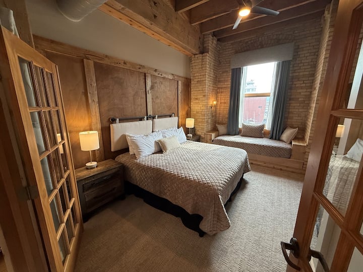 Dockside Suites | The Brix | Pool In Canal Park! - Duluth, MN