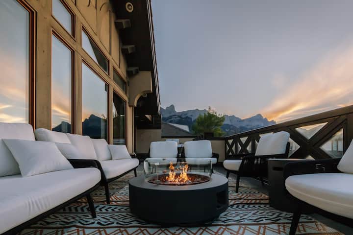 Sevenfold | Sleeps 20 | Luxe 7br Retreat + Hot Tub - Canada
