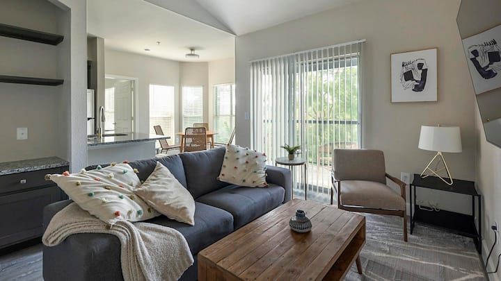 Landing | Stunning 2bd, Pool, Clubhouse - Richmond, TX