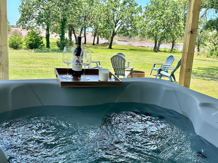 Whispering Oak- Lakefront Cabin Escape W/ Jacuzzi - Lake Texoma