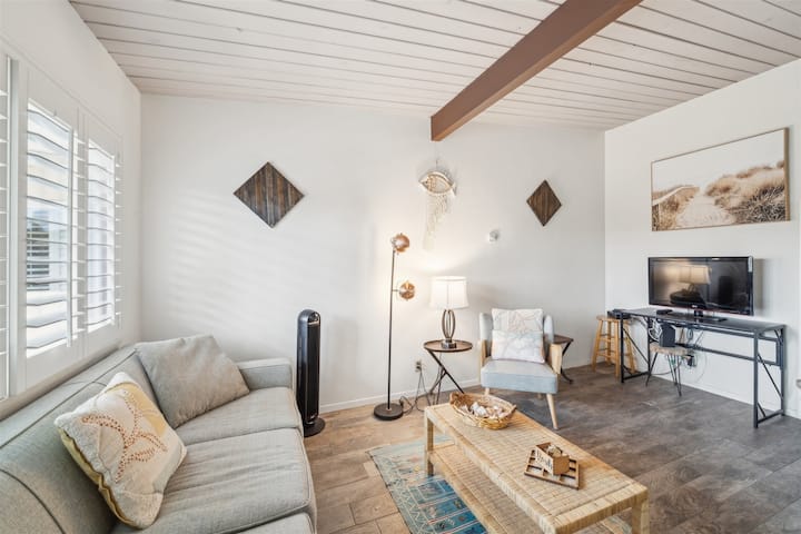 Beautiful 1 Bed Beach Condo #224 - Carpinteria, CA