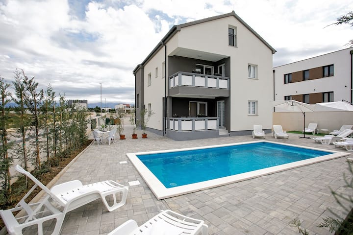 Charmant Appartement à Vrsi, Croatie, Avec Piscine - Vrsi