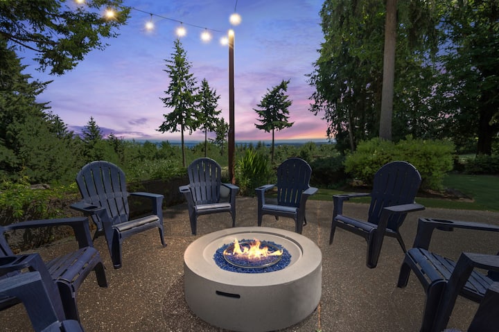 Evergreen View Retreat Sleeping Up To 16 - Poulsbo, WA