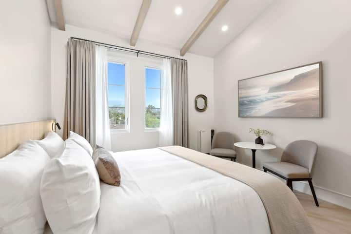 Casa Riviera 22 - Boutique Suites - East Beach, Santa Barbara