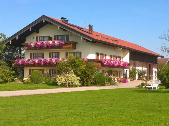 Holiday Flat For Up To 5 People With 2 Bedrooms - Riedering