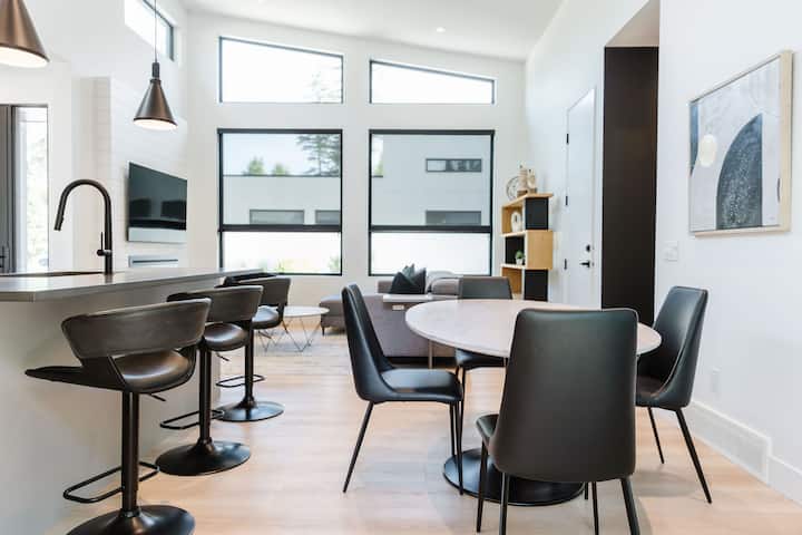 The Hobson Haven | Close To Beaches & Restaurants - Kelowna