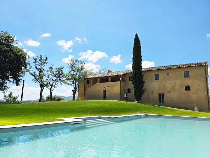Historic Villa Overlooking Val D'orcia - Montalcino