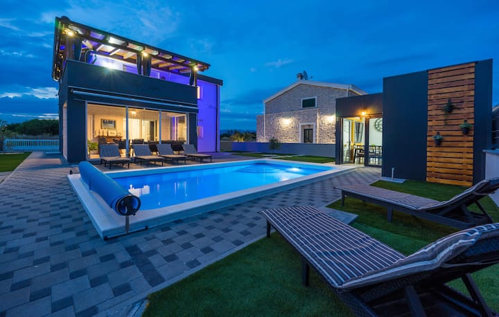Awesome Home In Privlaka - Privlaka