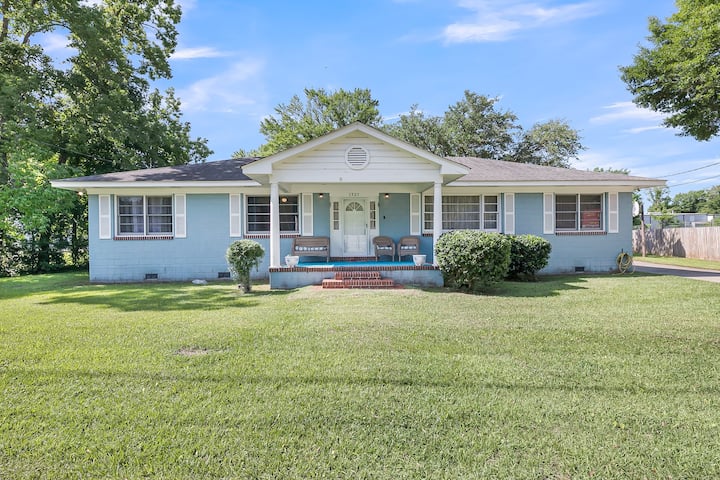 3br Charleston Gem • Big Yard & Parking - Charleston, SC