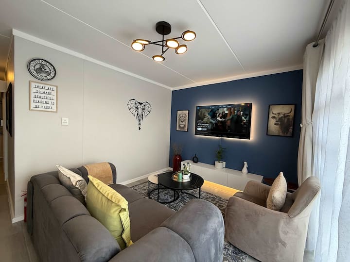 Modern 1br • Workspace & Patio • Walk To Shops - Chartwell