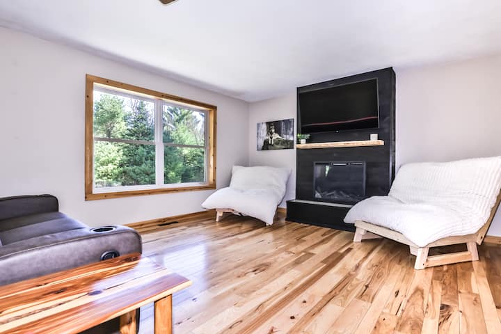 Newly Renovated Snowmobile Basecamp! Easy Trail - St. Germain, WI