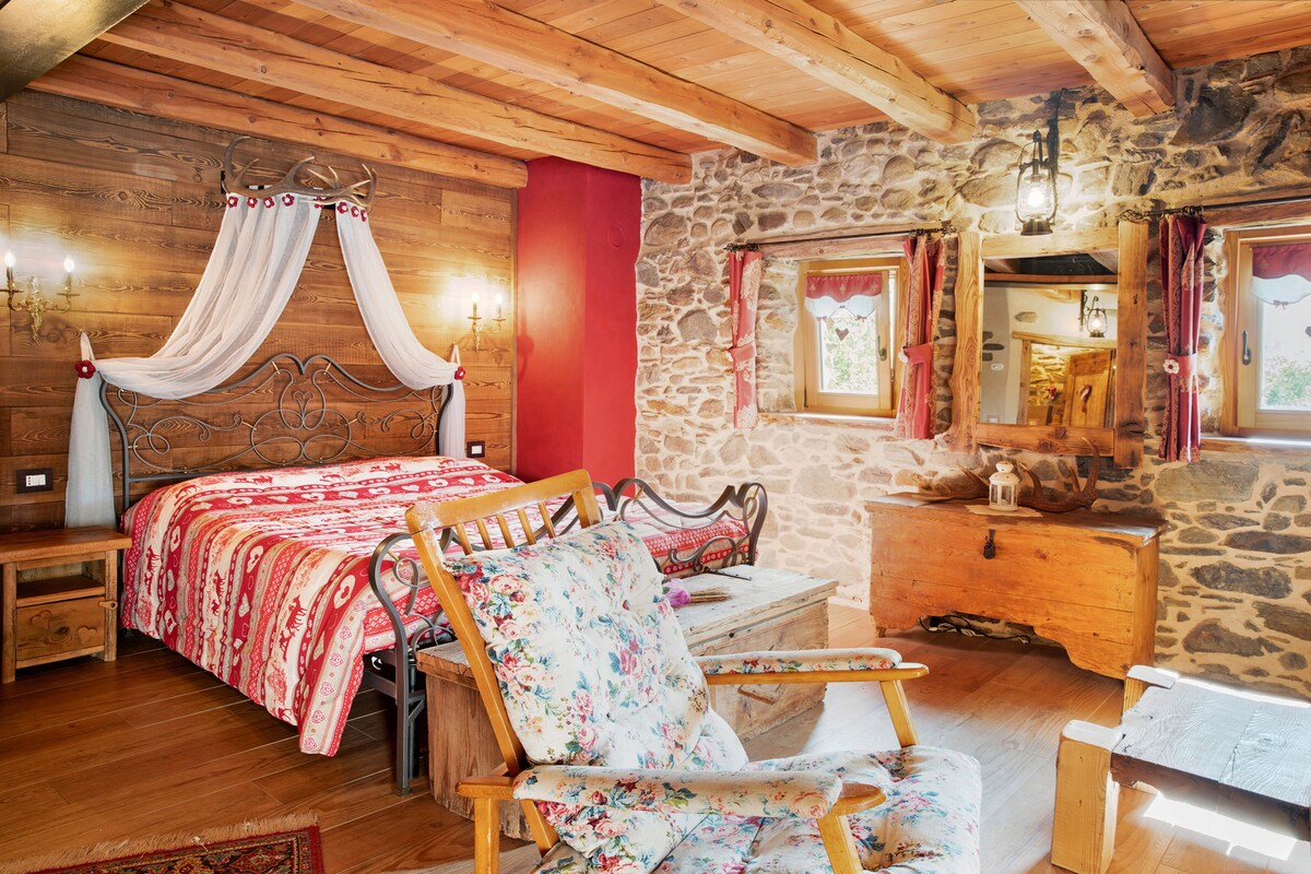 Deluxe Room - Wild Heart - Bed and breakfasts for Rent in Monno ...