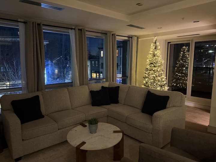 Beautiful 3bed/2bath W/parking - Halifax