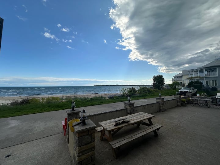 Waterfront 2br Unit | Private Beach! - Crystal Beach