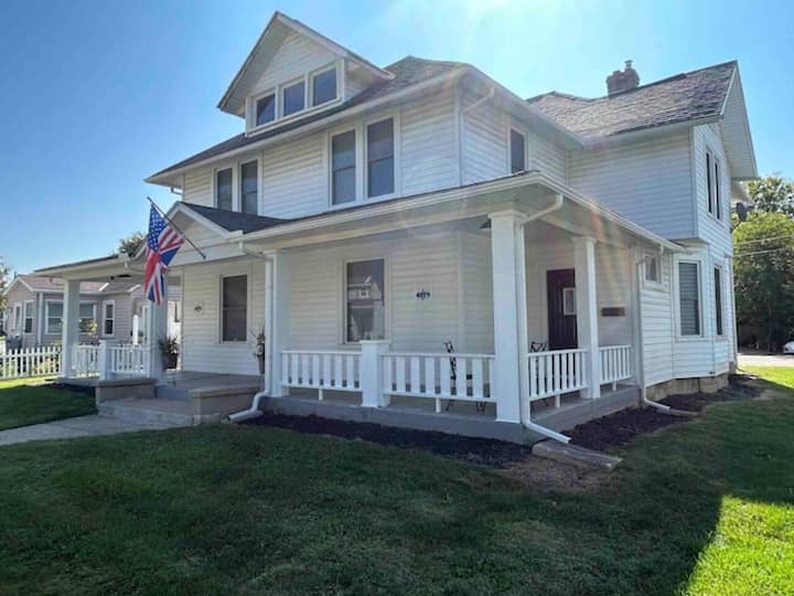 London Maisonette - Black Door - London, OH