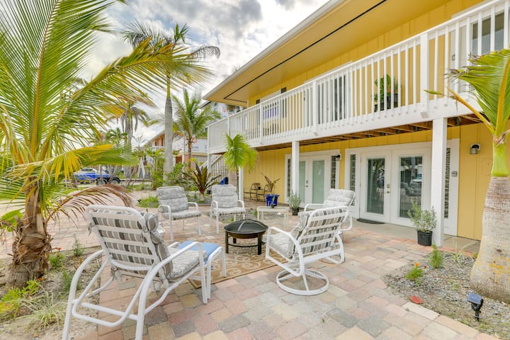 Walk To Beach: Family Retreat In Fort Myers Beach! - Fort Myers Beach, FL