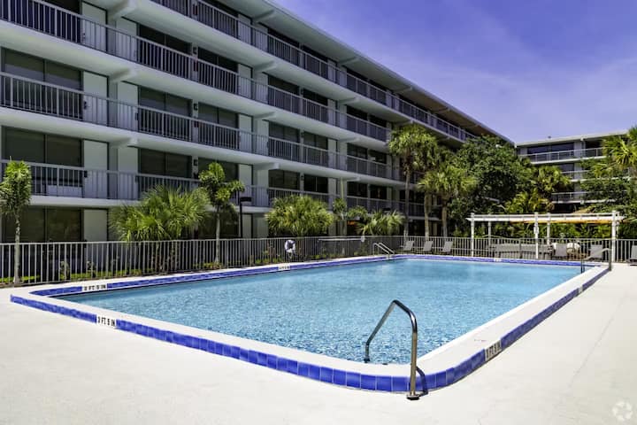 Elite Stay Near Disney | Pool, Sports & More - Celebration, FL