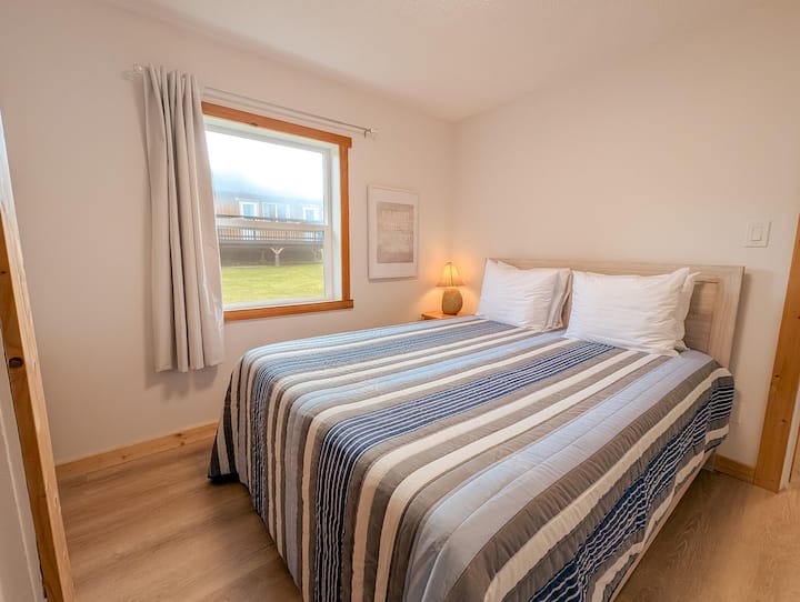 Oceanview 1-br Cottage W/ Kitchen + Sauna - Ucluelet