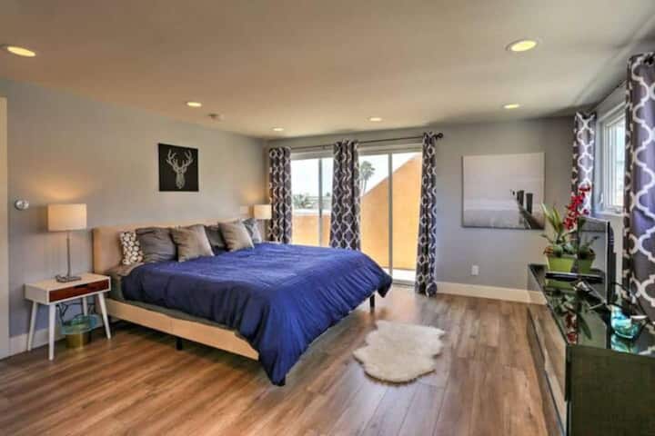 Giant House With Rooftop Deck - San Diego, CA