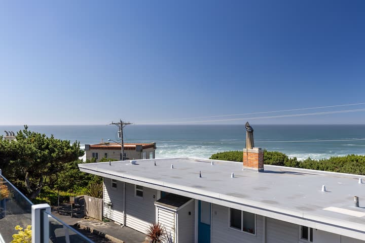 Ocean Haven * Pup Perfect Beach Condo - Lincoln City, OR