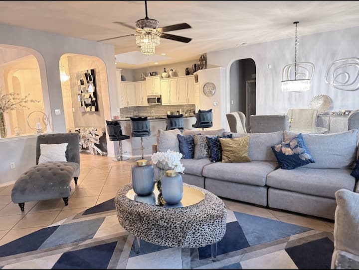 4 Bedroom | 7 Beds | Lrg Backyard | Group Friendly - Cedar Hill, TX