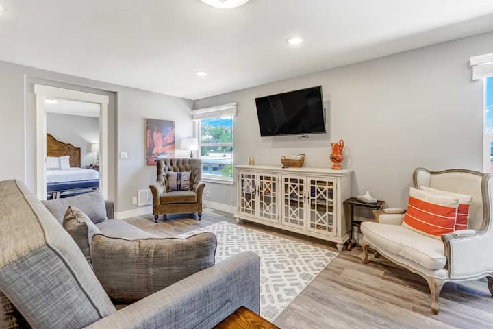 Vermijo Flat! Walkable To Occ & Mins From Downtown - Manitou Springs, CO