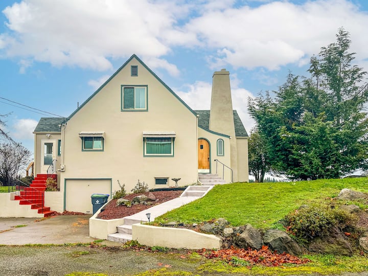 Vintage Hearth Tudor Treasure In Sequim - Sequim, WA