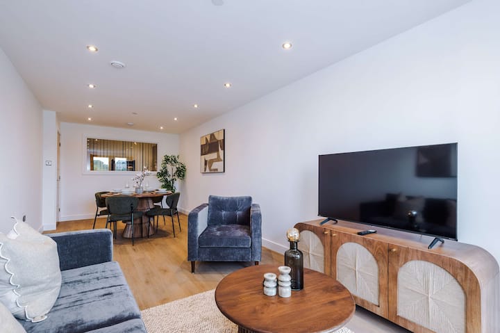Chic City 2 Bed Apt With Parking & Terrace - Leeds