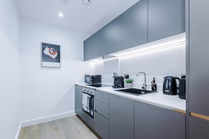 Stylish 2br City Apartment Free Parking & Terrace - Leeds