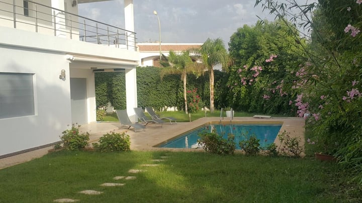 Luxueuse Villa De 5 Chambres Avec Piscine Ab51053 - Agadir