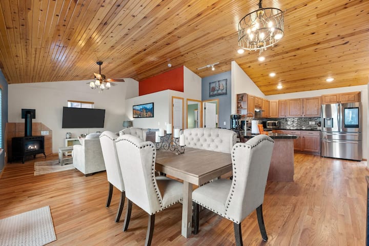 New Listing! Epic Game Room | Panoramic Mtn Views - Woodland Park, CO