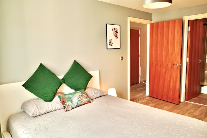 Central 2br Birmingham Apt - Free Parking - Birmingham