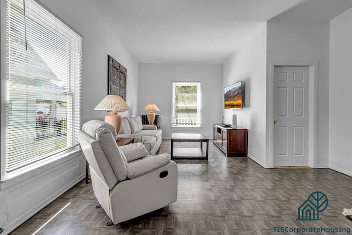 Budget Friendly 2 Bed 1 Bath + Off Street Parking - Buffalo, NY