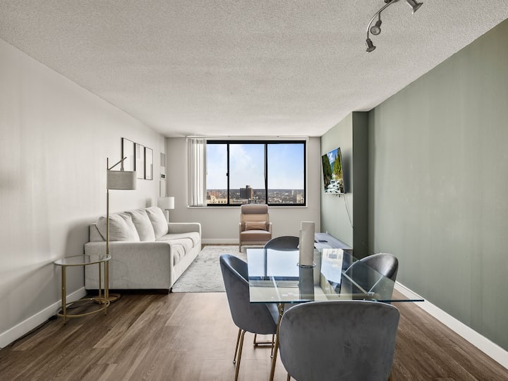 City View Apt On The 15th Fl. - Parking & Pool - Target Center