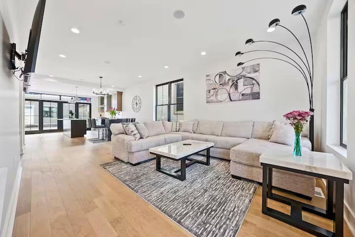 Short North • Convention • King Bed •Free Parking - Columbus, OH