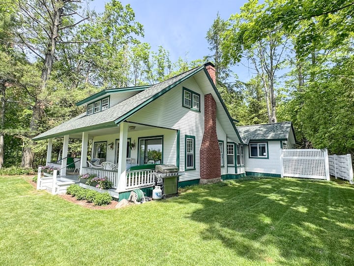 Birchgate – Historic Bluffside Cottage With Panora - Petoskey, MI