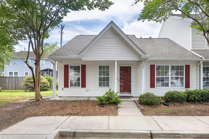 Blue Belle - Across From Pool Near Credit One - Charleston, SC