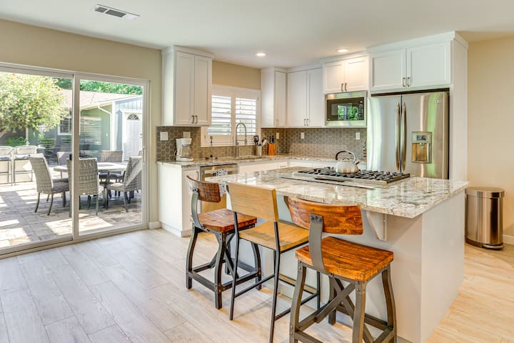 Walk To Park & Aquatic Center: Airy Redding Home! - 레딩