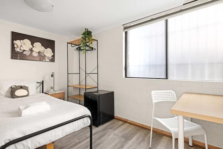 Smart Stay With Convenience - Private Single Room - Liverpool