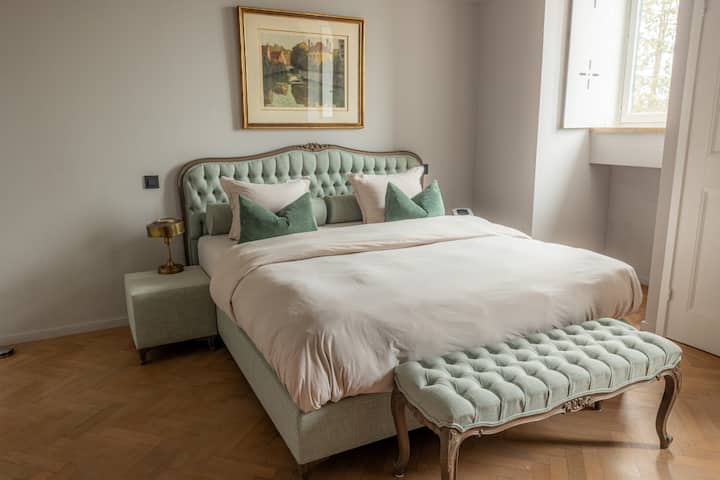 Deluxe Room At The Cotton Suites - Courtrai