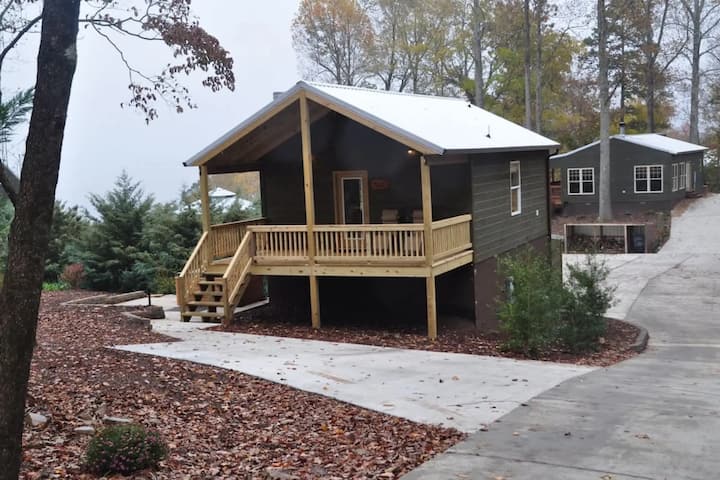 Critter Corner Cabin – Cozy Bluffside Retreat - Jasper, TN