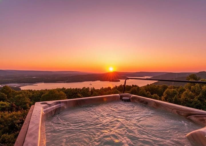 Fish Tales Cabin – Spacious Retreat With Hot Tub - Nickajack Lake, TN